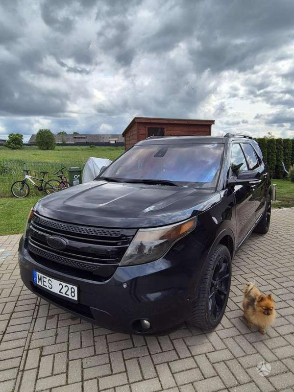 Ford Explorer 2015 in Kaunas on AUTOMOTO.COM.LV Black Ford Explorer 2015 in Kaunas, with an engine capacity of 3.50 L and mileage of 293 thousand km for 14800 €, photo 3 on AUTOMOTO.COM.LV