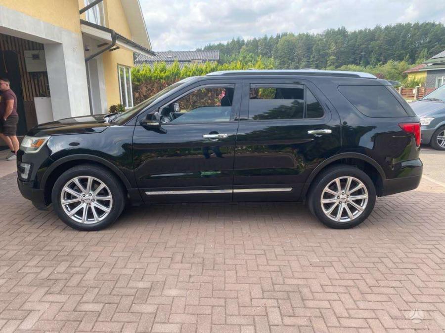 Melns Ford Explorer 2016 Alīta, ar dzinēja tilpumu 3.49 L un nobraukumu 110 tūkst. km par 16400 €, foto 3 vietnē AUTOMOTO.COM.LV