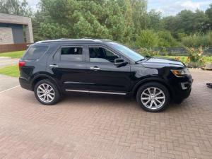 Melns Ford Explorer 2016 Alīta, ar dzinēja tilpumu 3.49 L un nobraukumu 110 tūkst. km par 16400 €, foto 4 vietnē AUTOMOTO.COM.LV