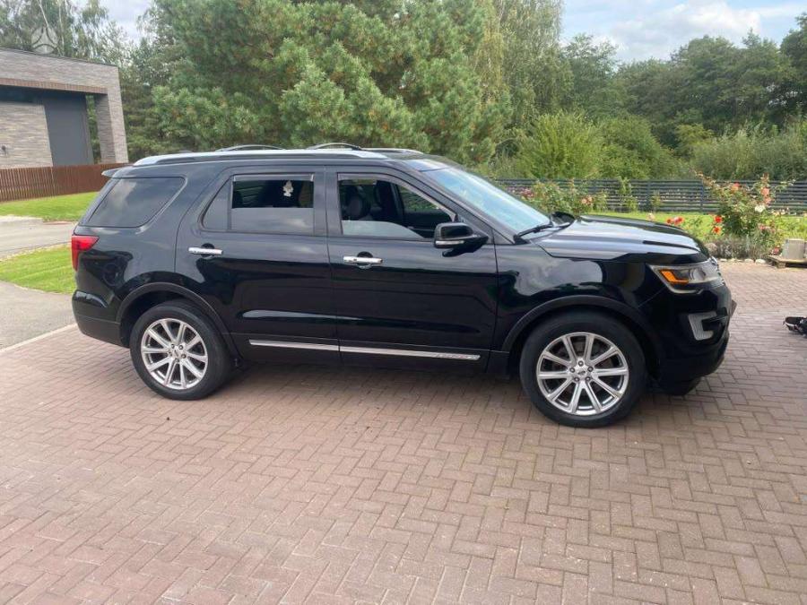 Melns Ford Explorer 2016 Alīta, ar dzinēja tilpumu 3.49 L un nobraukumu 110 tūkst. km par 16400 €, foto 4 vietnē AUTOMOTO.COM.LV