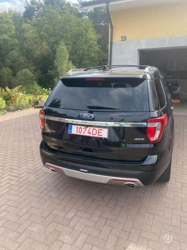 Melns Ford Explorer 2016 Alīta, ar dzinēja tilpumu 3.49 L un nobraukumu 110 tūkst. km par 16400 €, foto 5 vietnē AUTOMOTO.COM.LV