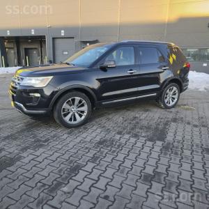 Black Ford Explorer 2018 in Riga, with an engine capacity of 3.50 L and mileage of 150 thousand km for 19800 €, photo 3 on AUTOMOTO.COM.LV