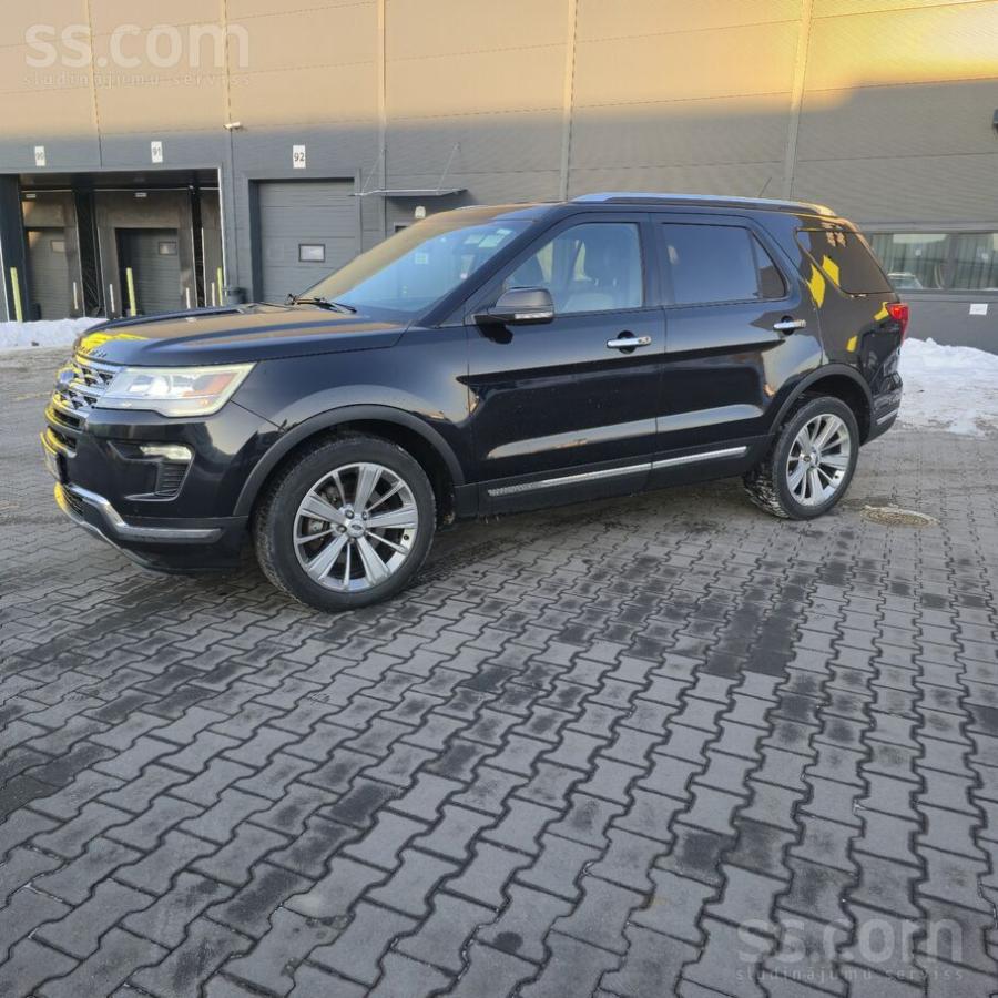 Black Ford Explorer 2018 in Riga, with an engine capacity of 3.50 L and mileage of 150 thousand km for 19800 €, photo 3 on AUTOMOTO.COM.LV