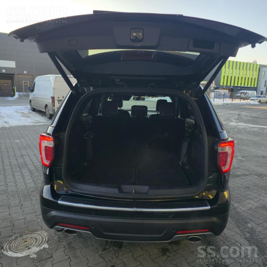 Black Ford Explorer 2018 in Riga, with an engine capacity of 3.50 L and mileage of 150 thousand km for 19800 €, photo 8 on AUTOMOTO.COM.LV