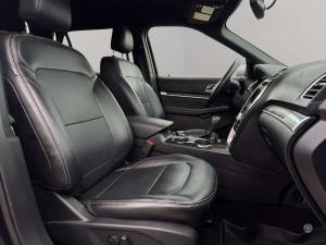 Black Ford Explorer 2019 in Kaunas, with an engine capacity of 3.50 L and mileage of 132 thousand km for 21499 €, photo 9 on AUTOMOTO.COM.LV