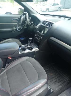Black Ford Explorer 2019 in Panevezys, with an engine capacity of 3.50 L and mileage of 215 thousand km for 15500 €, photo 3 on AUTOMOTO.COM.LV