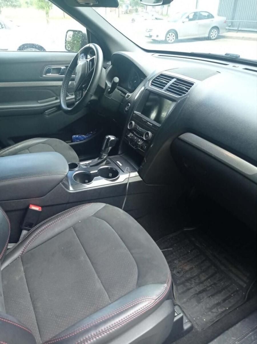 Black Ford Explorer 2019 in Panevezys, with an engine capacity of 3.50 L and mileage of 215 thousand km for 15500 €, photo 3 on AUTOMOTO.COM.LV