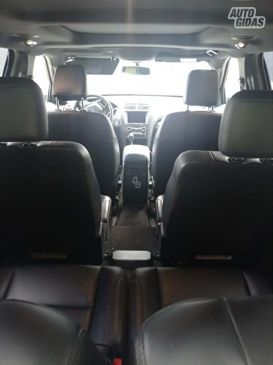 Black Ford Explorer 2019 in Panevezys, with an engine capacity of 3.50 L and mileage of 215 thousand km for 15500 €, photo 4 on AUTOMOTO.COM.LV