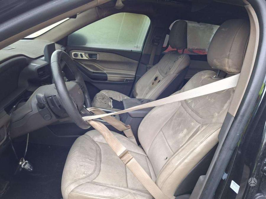 Melns Ford Explorer 2020 Kauņa, ar dzinēja tilpumu 2.96 L un nobraukumu 121 tūkst. km par 15730 €, foto 15 vietnē AUTOMOTO.COM.LV