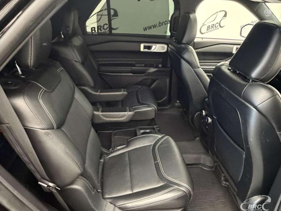 Black Ford Explorer 2020 in Vilnius, with an engine capacity of 3.00 L and mileage of 122 thousand km for 28500 €, photo 15 on AUTOMOTO.COM.LV