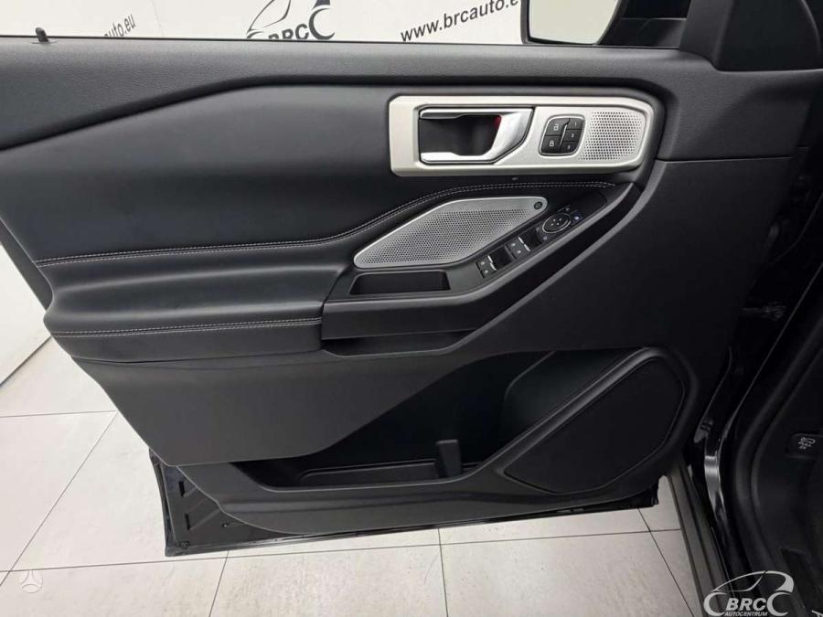Black Ford Explorer 2020 in Vilnius, with an engine capacity of 3.00 L and mileage of 122 thousand km for 28500 €, photo 26 on AUTOMOTO.COM.LV