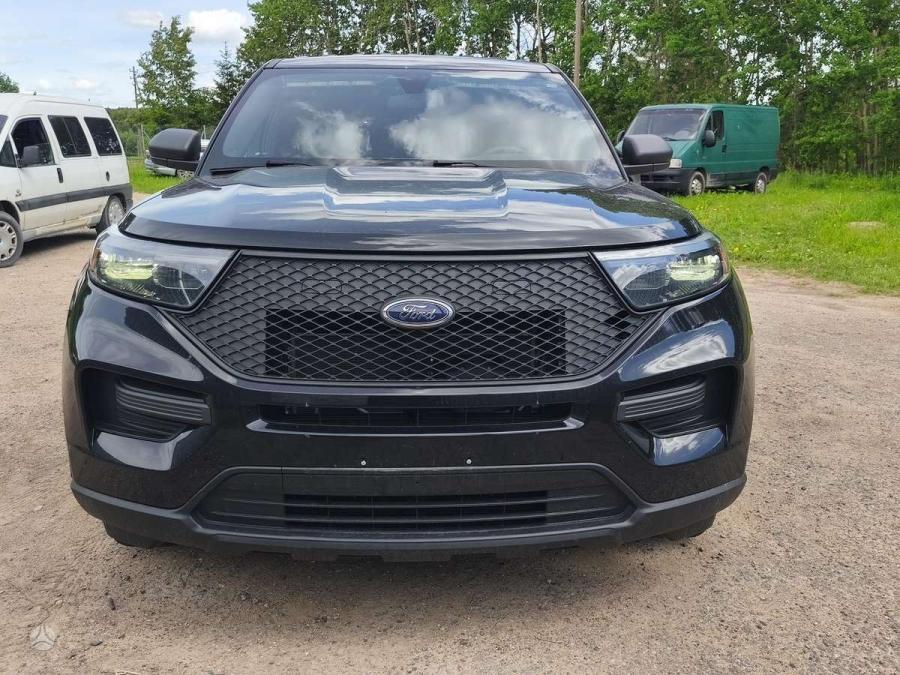 Black Ford Explorer 2020 in Siauliai, with an engine capacity of 3.30 L and mileage of 100 thousand km for 10000 €, photo 3 on AUTOMOTO.COM.LV