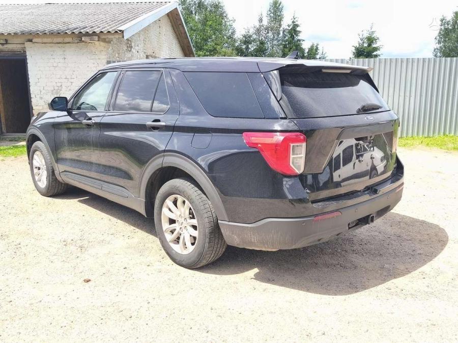 Black Ford Explorer 2020 in Siauliai, with an engine capacity of 3.30 L and mileage of 100 thousand km for 10000 €, photo 5 on AUTOMOTO.COM.LV