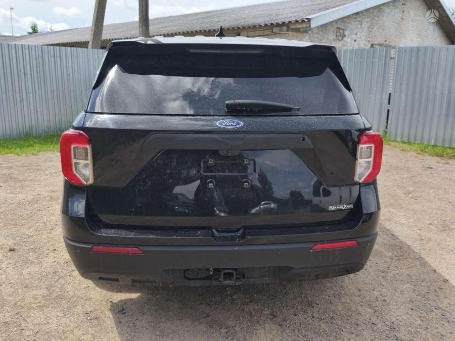 Black Ford Explorer 2020 in Siauliai, with an engine capacity of 3.30 L and mileage of 100 thousand km for 10000 €, photo 6 on AUTOMOTO.COM.LV