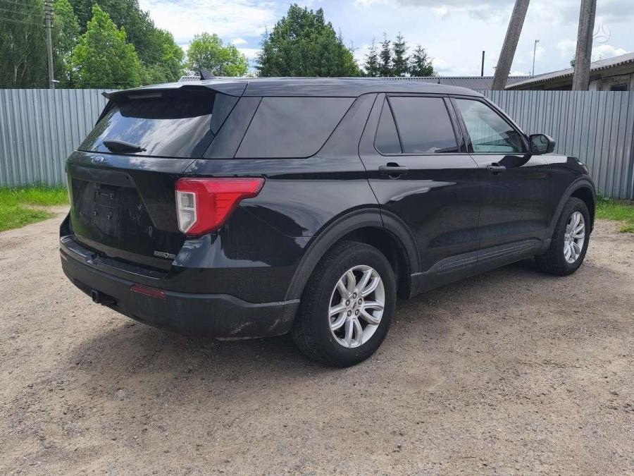 Black Ford Explorer 2020 in Siauliai, with an engine capacity of 3.30 L and mileage of 100 thousand km for 10000 €, photo 7 on AUTOMOTO.COM.LV