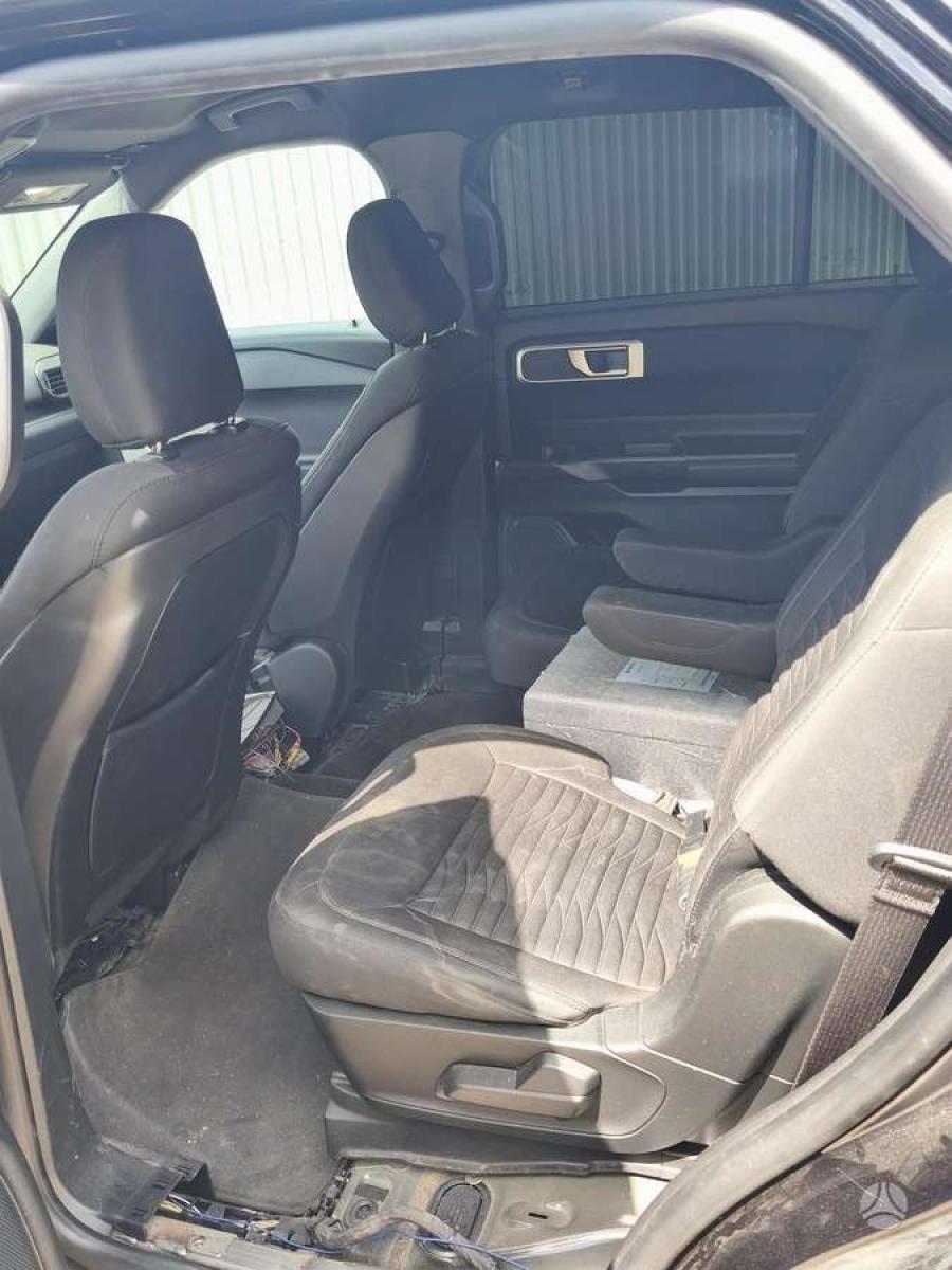 Black Ford Explorer 2020 in Siauliai, with an engine capacity of 3.30 L and mileage of 100 thousand km for 10000 €, photo 10 on AUTOMOTO.COM.LV