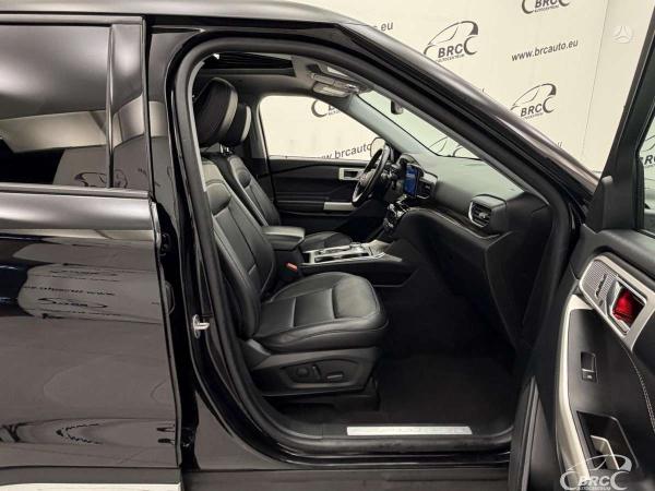 Ford Explorer 2021 in Vilnius on AUTOMOTO.COM.LV Black Ford Explorer 2021 in Vilnius, with an engine capacity of 3.34 L and mileage of 90 thousand km for 27900 €, photo 10 on AUTOMOTO.COM.LV