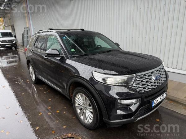 Black Ford Explorer 2022 in Riga, with an engine capacity of 3.00 L and mileage of 97 thousand km for 36000 €, photo 1 on AUTOMOTO.COM.LV