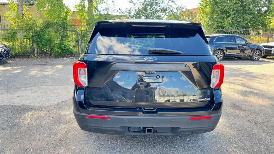 Black Ford Explorer 2022 in Ukmerge, with an engine capacity of 2.96 L and mileage of 22 thousand km for 12999 €, photo 3 on AUTOMOTO.COM.LV