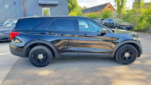 Black Ford Explorer 2022 in Ukmerge, with an engine capacity of 2.96 L and mileage of 22 thousand km for 12999 €, photo 5 on AUTOMOTO.COM.LV
