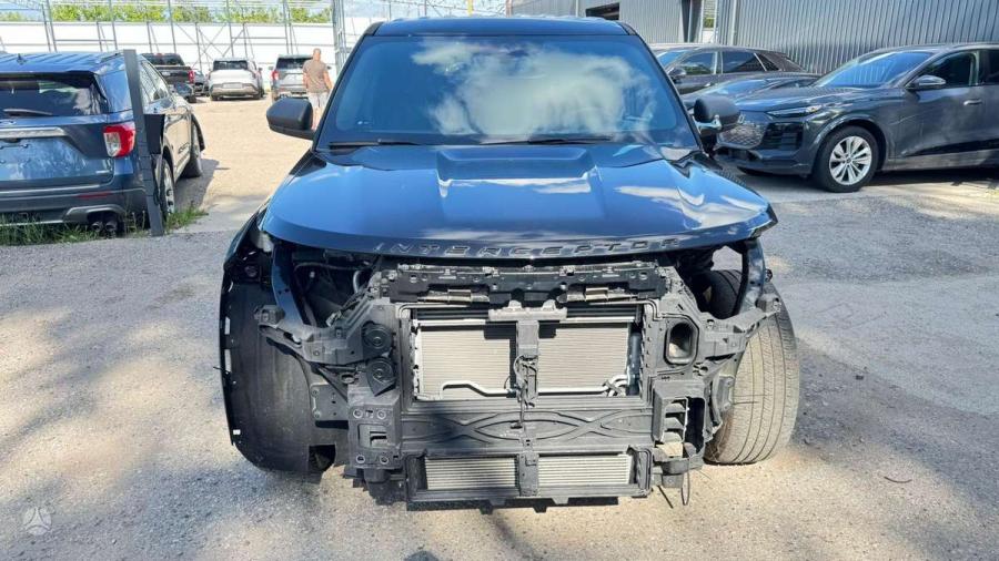 Black Ford Explorer 2022 in Ukmerge, with an engine capacity of 2.96 L and mileage of 22 thousand km for 12999 €, photo 9 on AUTOMOTO.COM.LV