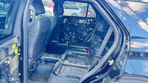 Black Ford Explorer 2022 in Ukmerge, with an engine capacity of 2.96 L and mileage of 22 thousand km for 12999 €, photo 16 on AUTOMOTO.COM.LV