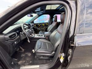 Melns Ford Explorer 2022 Ukmergė, ar dzinēja tilpumu 2.96 L un nobraukumu 47 tūkst. km par 19990 €, foto 26 vietnē AUTOMOTO.COM.LV