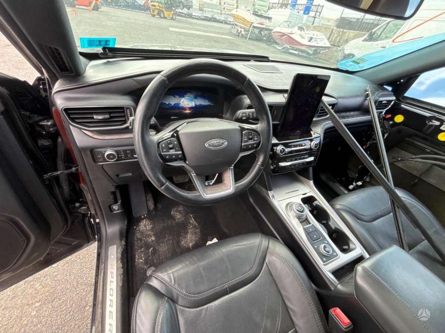 Melns Ford Explorer 2022 Ukmergė, ar dzinēja tilpumu 2.96 L un nobraukumu 47 tūkst. km par 19990 €, foto 27 vietnē AUTOMOTO.COM.LV