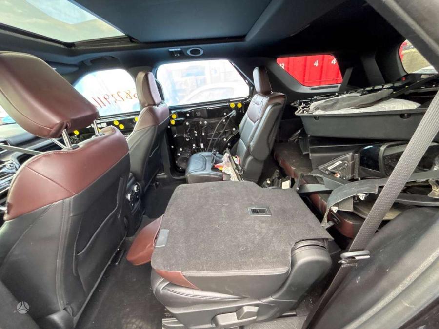 Melns Ford Explorer 2022 Ukmergė, ar dzinēja tilpumu 2.96 L un nobraukumu 47 tūkst. km par 19990 €, foto 29 vietnē AUTOMOTO.COM.LV