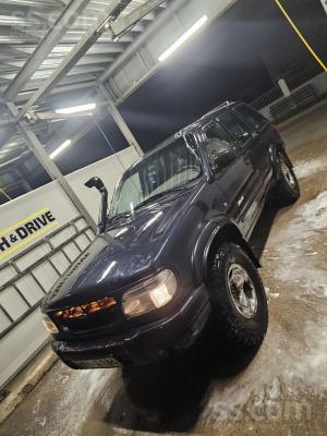 Blue Ford Explorer 1999 in Cesis, with an engine capacity of 4.00 L and mileage of 272 thousand km for 1800 €, photo 3 on AUTOMOTO.COM.LV