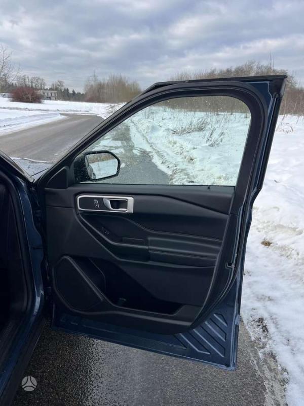 Blue Ford Explorer 2020 in Vilnius, with an engine capacity of 2.30 L and mileage of 90 thousand km for 25300 €, photo 11 on AUTOMOTO.COM.LV