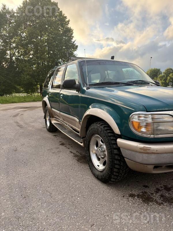 Zaļš Ford Explorer 1998 Rīga, ar dzinēja tilpumu 4.00 L un nobraukumu 187 tūkst. km par 1550 €, foto 3 vietnē AUTOMOTO.COM.LV