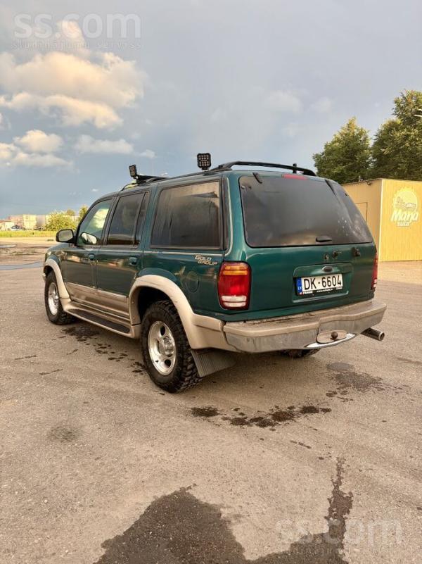Zaļš Ford Explorer 1998 Rīga, ar dzinēja tilpumu 4.00 L un nobraukumu 187 tūkst. km par 1550 €, foto 6 vietnē AUTOMOTO.COM.LV