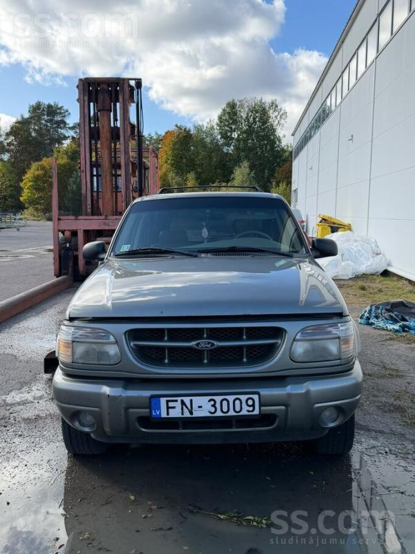 Zaļš Ford Explorer 1999 Rīga, ar dzinēja tilpumu 4.00 L un nobraukumu 117 tūkst. km par 600 €, foto 1 vietnē AUTOMOTO.COM.LV