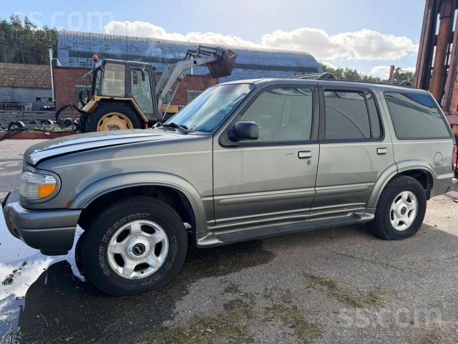 Zaļš Ford Explorer 1999 Rīga, ar dzinēja tilpumu 4.00 L un nobraukumu 117 tūkst. km par 600 €, foto 3 vietnē AUTOMOTO.COM.LV