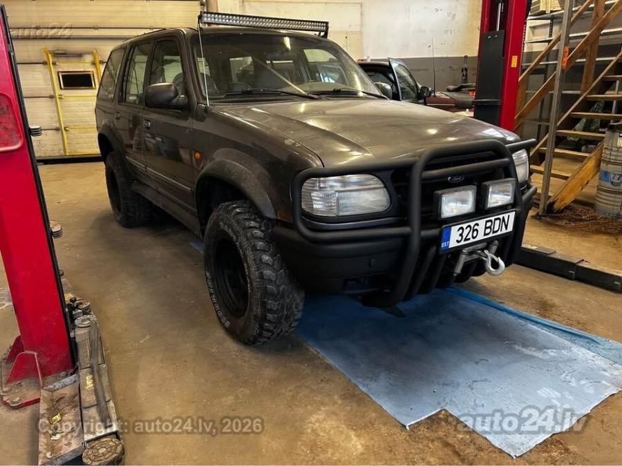 Grey Ford Explorer 1998 in Tallinn, with an engine capacity of 4.00 L and mileage of 0 thousand km for 3500 €, photo 1 on AUTOMOTO.COM.LV