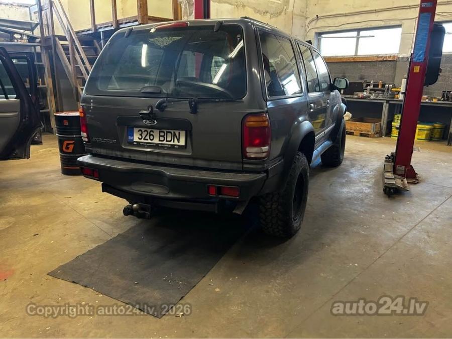 Grey Ford Explorer 1998 in Tallinn, with an engine capacity of 4.00 L and mileage of 0 thousand km for 3500 €, photo 3 on AUTOMOTO.COM.LV