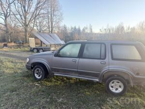 Pelēks Ford Explorer 2000 Cēsis, ar dzinēja tilpumu 4.00 L un nobraukumu 180 tūkst. km par 1400 €, foto 2 vietnē AUTOMOTO.COM.LV