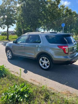 Grey Ford Explorer 2012 in Liepaja, with an engine capacity of 3.50 L and mileage of 247 thousand km for 12650 €, photo 4 on AUTOMOTO.COM.LV