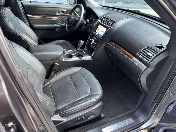 Ford Explorer 2018 Šauļi vietnē Pelēks Ford Explorer 2018 Šauļi, ar dzinēja tilpumu 3.50 L un nobraukumu 79 tūkst. km par 18999 €, foto 8 vietnē AUTOMOTO.COM.LV
