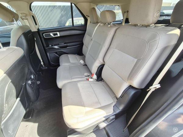 Grey Ford Explorer 2020 in Vilnius, with an engine capacity of 2.26 L and mileage of 256 thousand km for 16500 €, photo 9 on AUTOMOTO.COM.LV