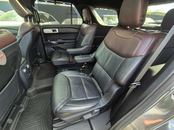 Pelēks Ford Explorer 2020 Viļņa, ar dzinēja tilpumu 2.96 L un nobraukumu 165 tūkst. km par 21900 €, foto 9 vietnē AUTOMOTO.COM.LV