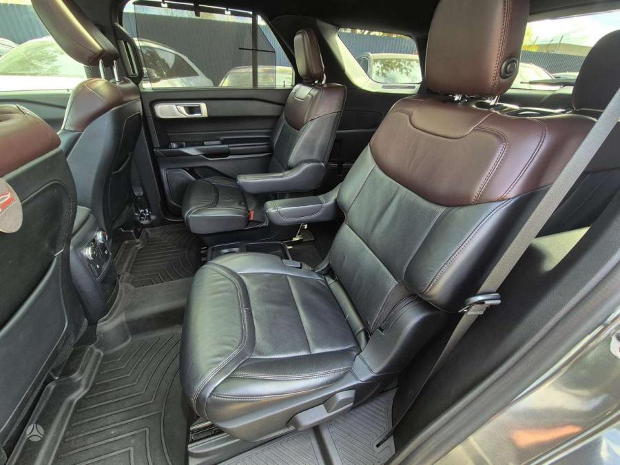 Grey Ford Explorer 2020 in Vilnius, with an engine capacity of 2.96 L and mileage of 165 thousand km for 21900 €, photo 10 on AUTOMOTO.COM.LV