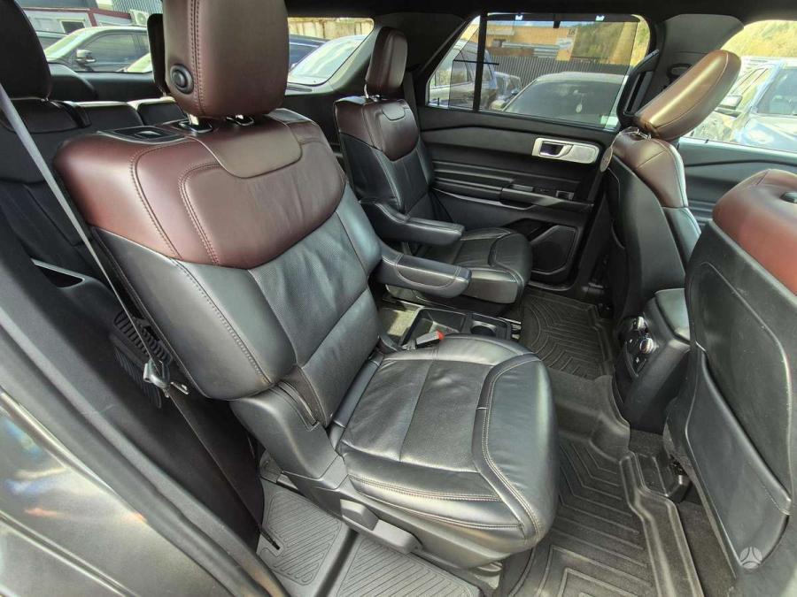 Grey Ford Explorer 2020 in Vilnius, with an engine capacity of 2.96 L and mileage of 165 thousand km for 21900 €, photo 12 on AUTOMOTO.COM.LV