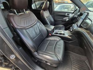 Grey Ford Explorer 2020 in Vilnius, with an engine capacity of 2.96 L and mileage of 165 thousand km for 21900 €, photo 13 on AUTOMOTO.COM.LV