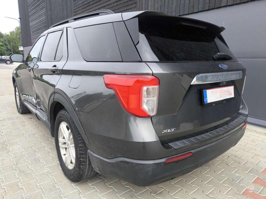 Pelēks Ford Explorer 2020 Šauļi, ar dzinēja tilpumu 2.26 L un nobraukumu 186 tūkst. km par 12500 €, foto 3 vietnē AUTOMOTO.COM.LV