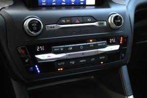 Pelēks Ford Explorer 2020 Viļņa, ar dzinēja tilpumu 2.96 L un nobraukumu 166 tūkst. km par 20900 €, foto 22 vietnē AUTOMOTO.COM.LV