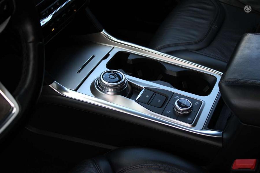 Pelēks Ford Explorer 2020 Viļņa, ar dzinēja tilpumu 2.96 L un nobraukumu 166 tūkst. km par 20900 €, foto 24 vietnē AUTOMOTO.COM.LV