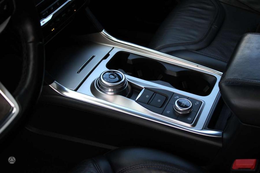 Pelēks Ford Explorer 2020 Viļņa, ar dzinēja tilpumu 2.96 L un nobraukumu 166 tūkst. km par 20900 €, foto 25 vietnē AUTOMOTO.COM.LV