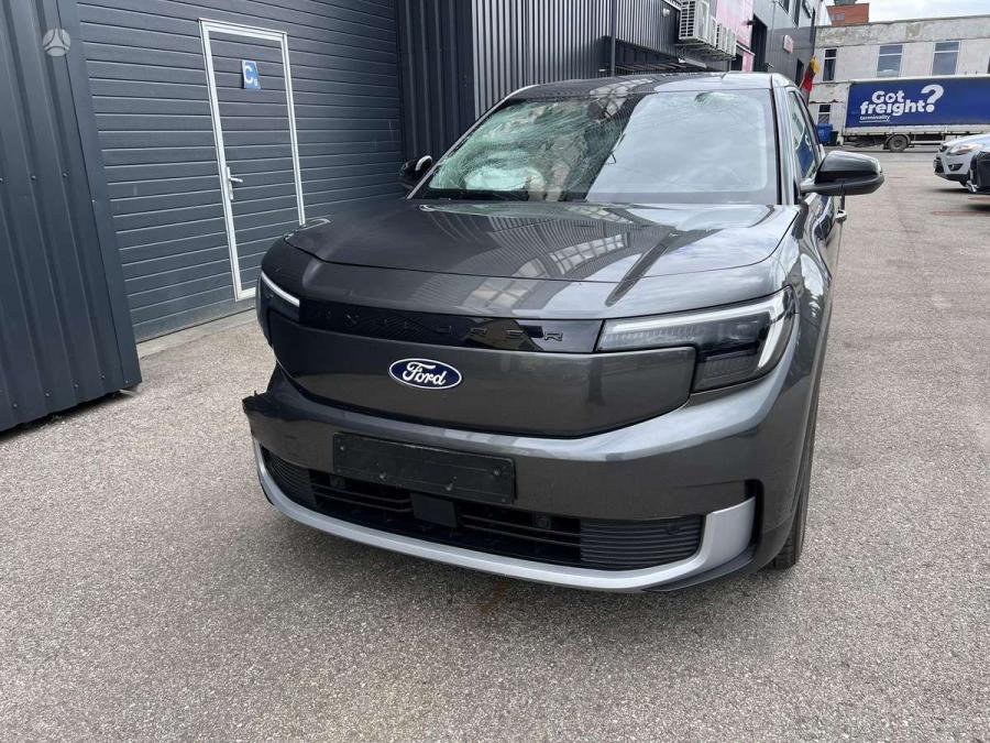 Pelēks Ford Explorer 2025 Alīta, ar dzinēja tilpumu 0.00 L un nobraukumu 22 tūkst. km par 18900 €, foto 3 vietnē AUTOMOTO.COM.LV